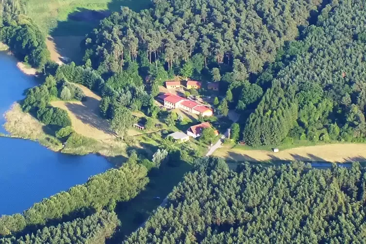 Jugendwaldheim Loppin Landesforst Mecklenburg-Vorpommern | gruppenhaus.de